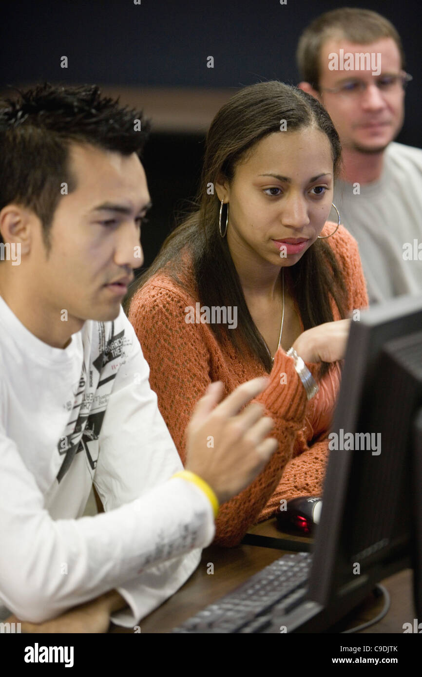 University students using computer Stock Photo - Alamy