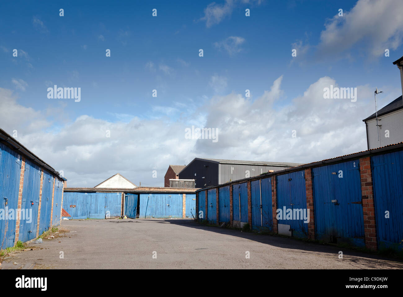 Old garages hi-res stock photography and images - Alamy