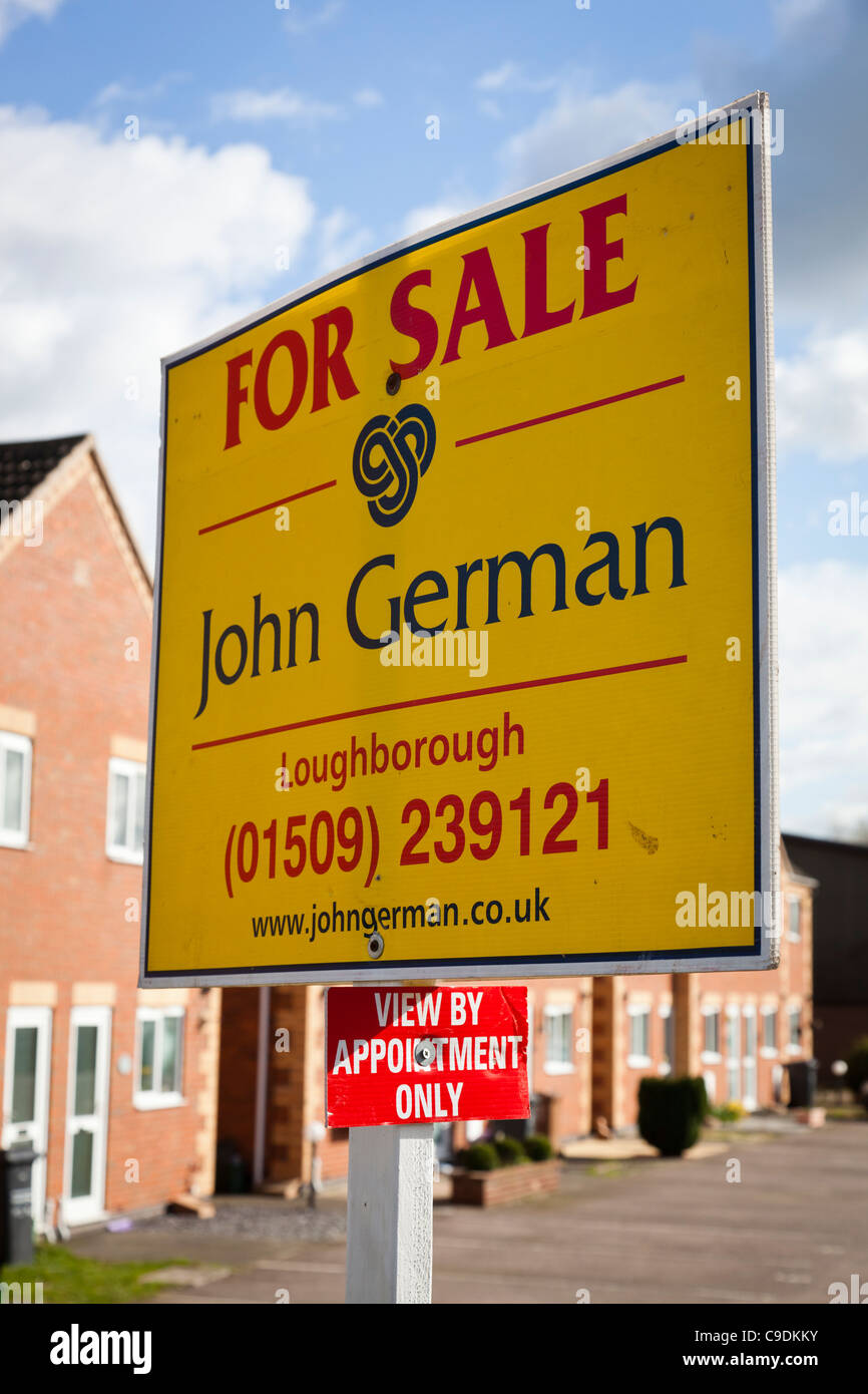Vibrant yellow sign hi-res stock photography and images - Alamy