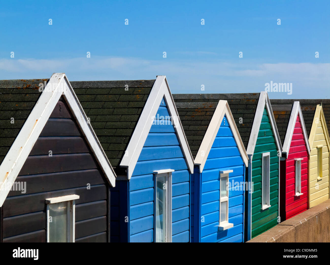 Brightly painted beach huts southwold hi-res stock photography and ...