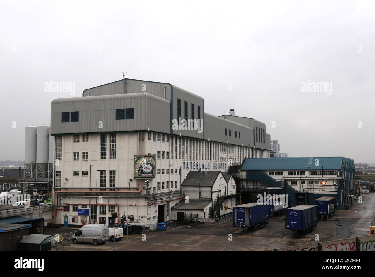Tate and Lyle sugar factory situated at West Silvertown in east London ...