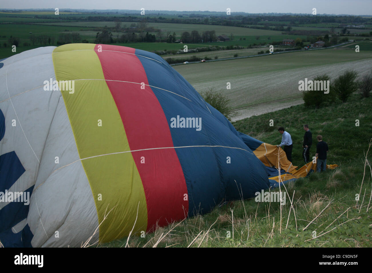 Landing on hot air balloon hi-res stock photography and images - Alamy
