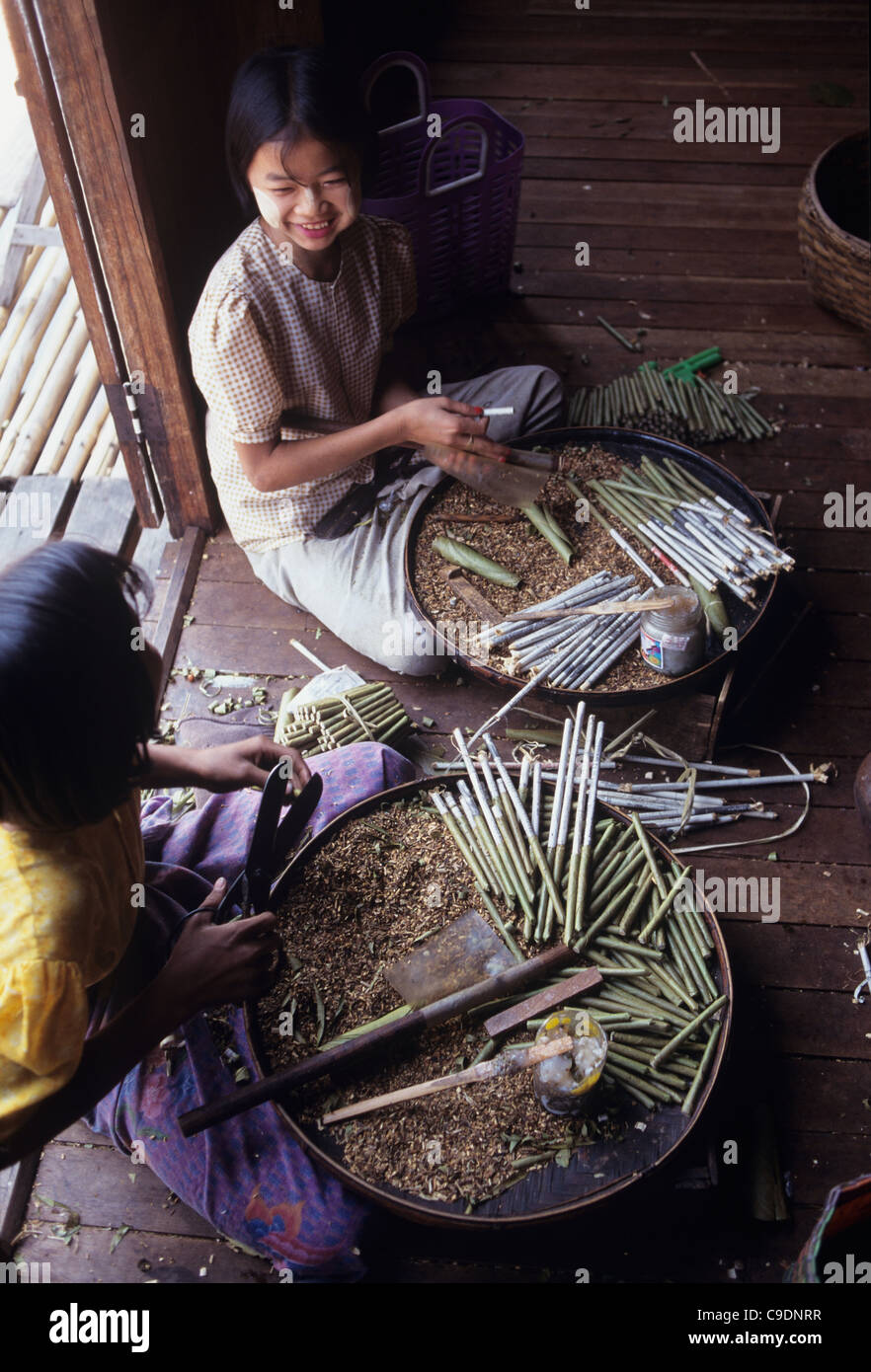 Cheroot workers hi-res stock photography and images - Alamy