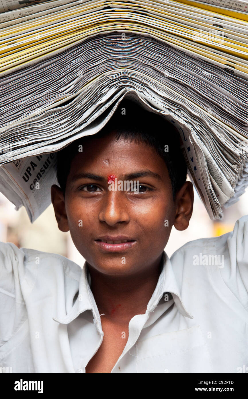Paper boy and newspapers hi-res stock photography and images - Alamy