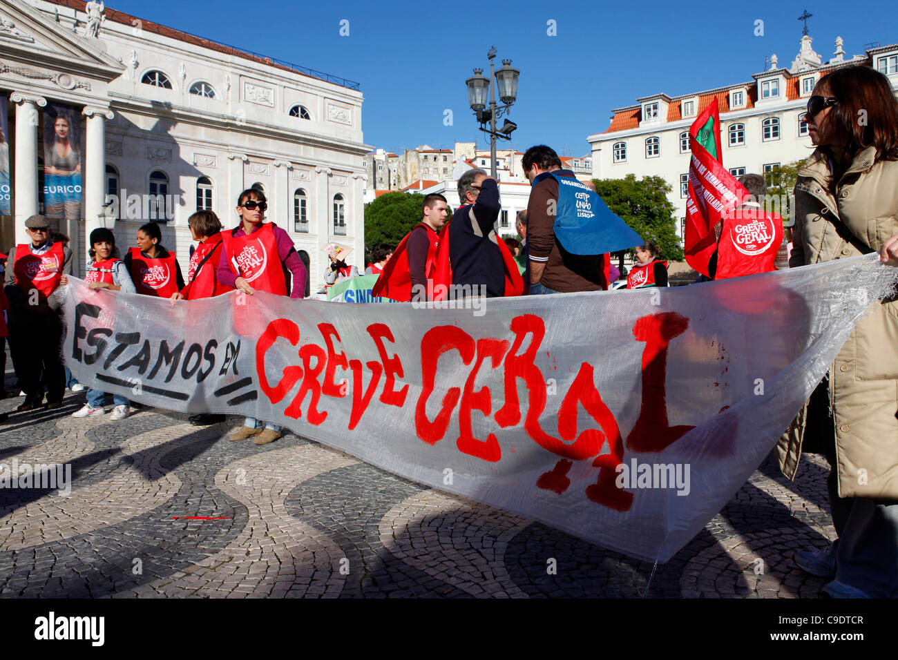 Workers and union members take part in the 24-hour Portuguese General ...