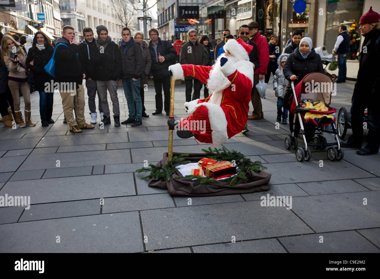 Santa Claus pays a flying visit to Christmas shoppers in Vienna ...