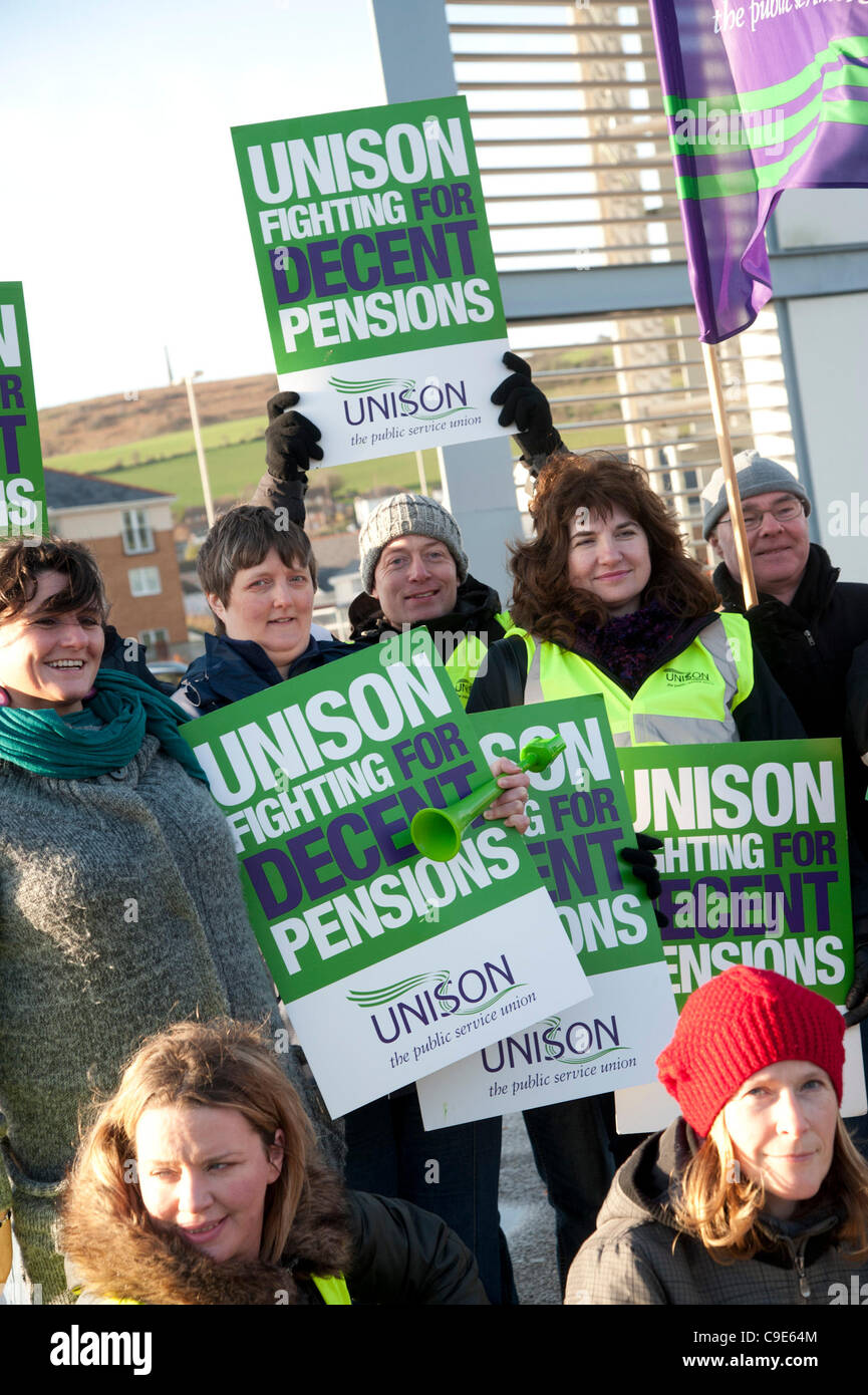 Aberystwyth, UK, Nov 30th, 2011. Unison union members picketing outside ...