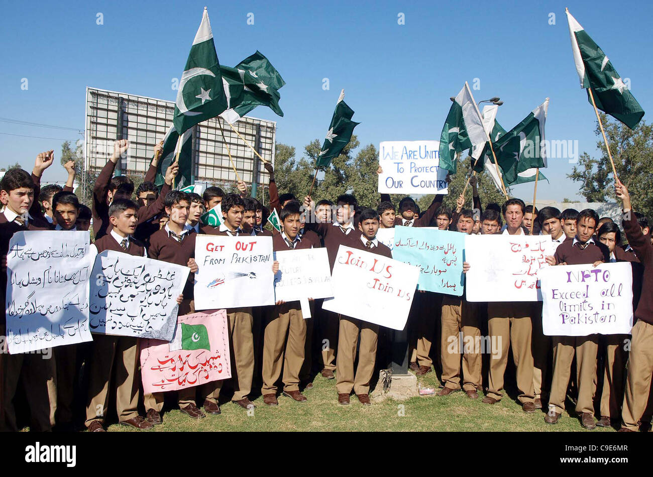 Students hold national flags and posters during rally in favor of Pak ...