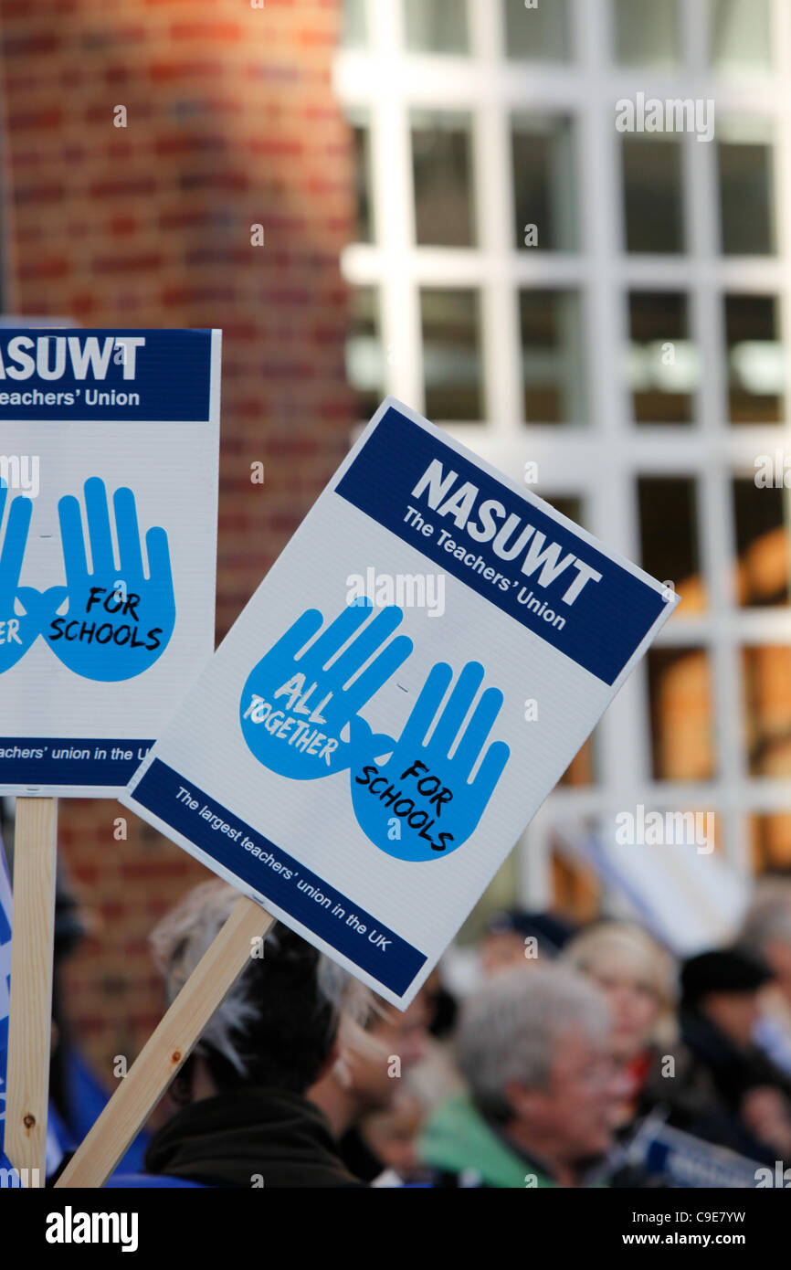 Nasuwt strike hi-res stock photography and images - Alamy