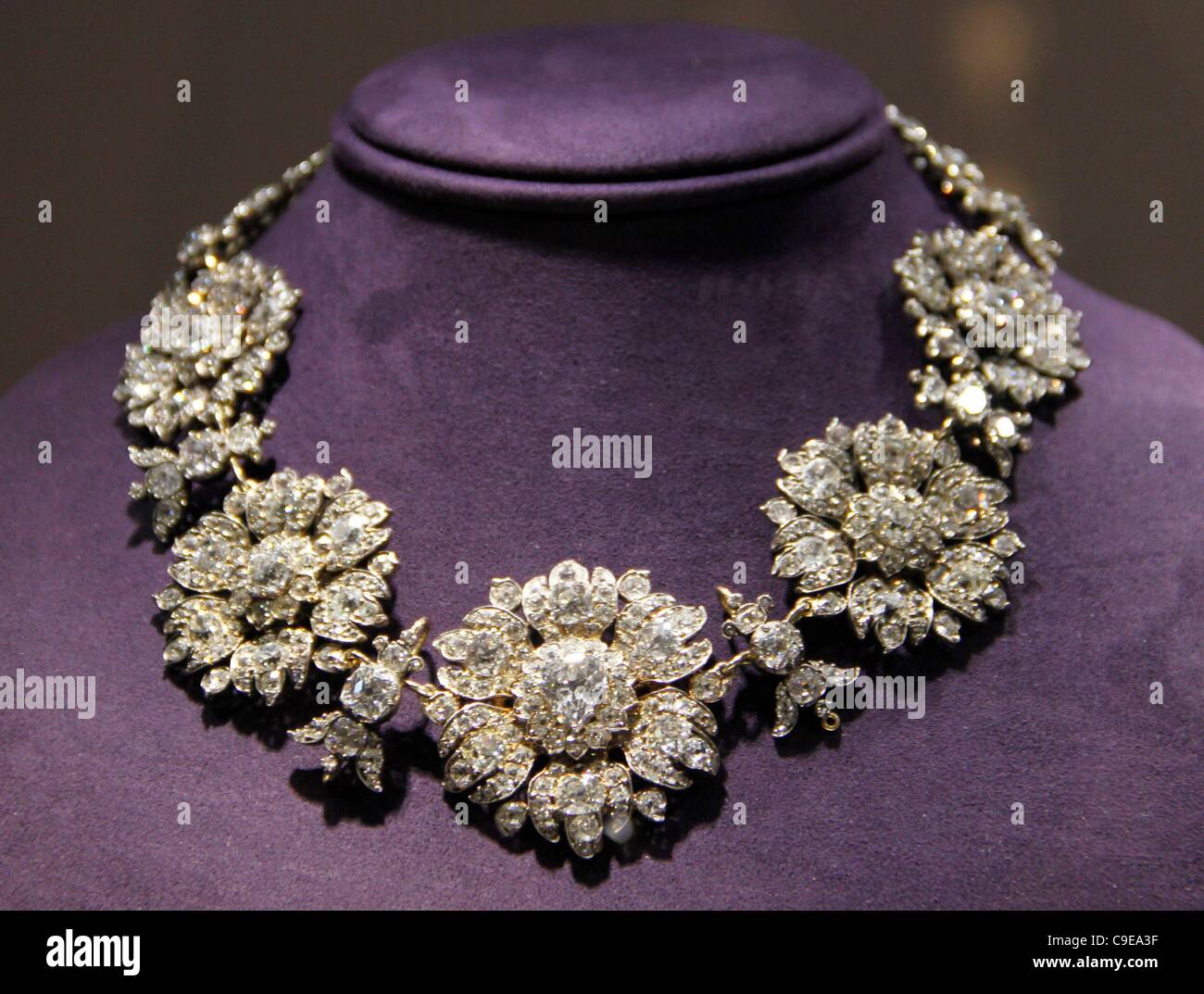 Elizabeth Taylor Collection inside for Christie's Press Preview for The ...