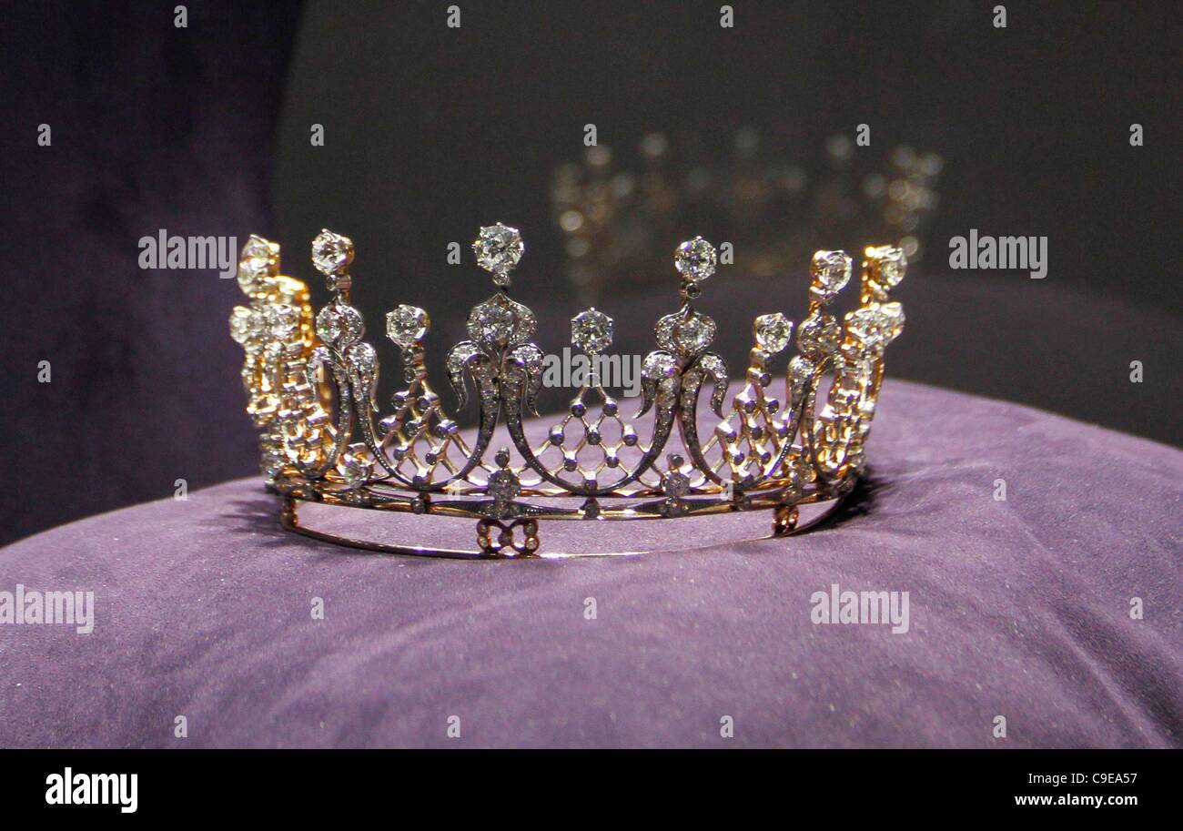 Elizabeth Taylor Collection inside for Christie's Press Preview for The ...