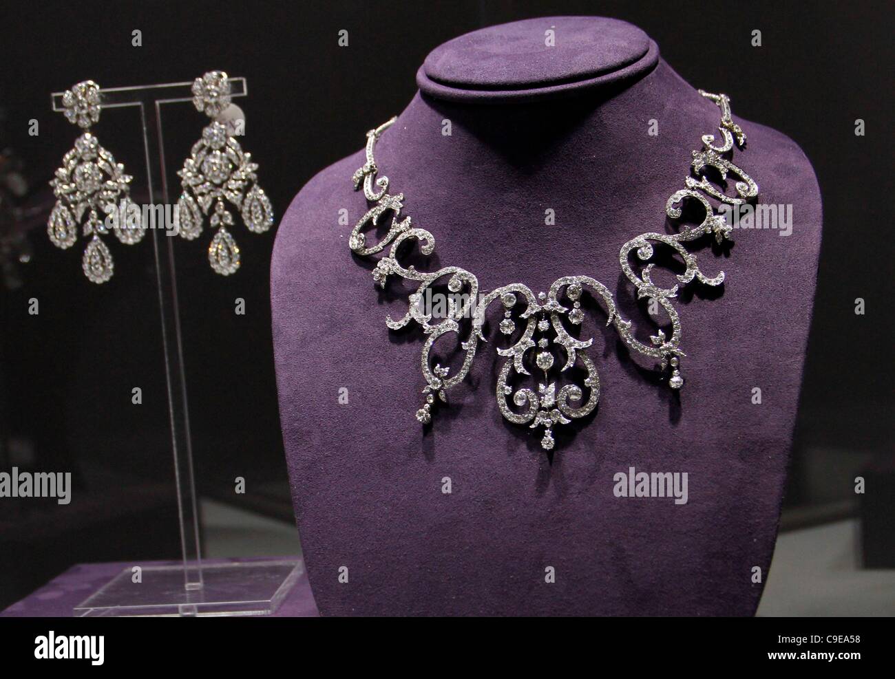 Elizabeth Taylor Collection inside for Christie's Press Preview for The ...