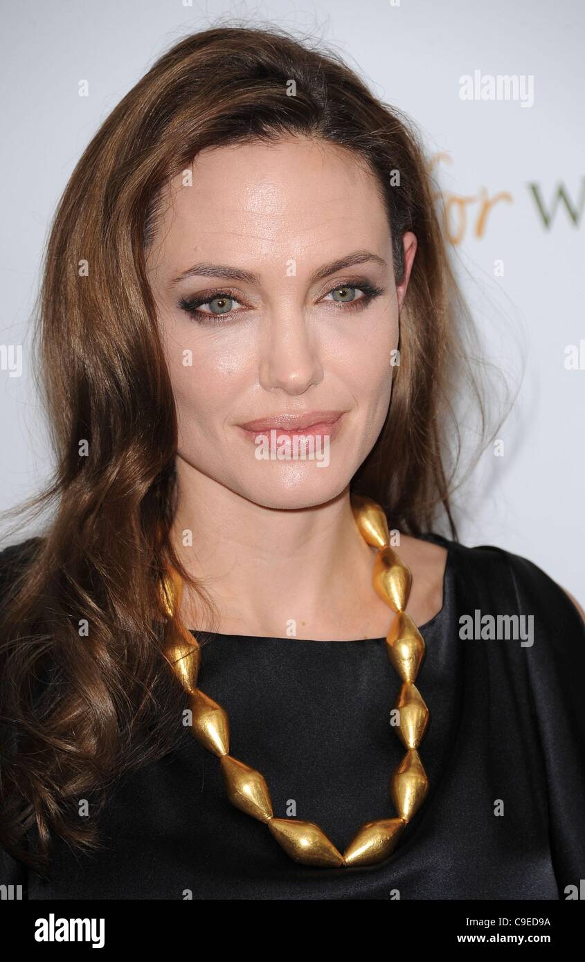 Angelina Jolie at arrivals for IN THE LAND OF BLOOD AND HONEY Premiere ...