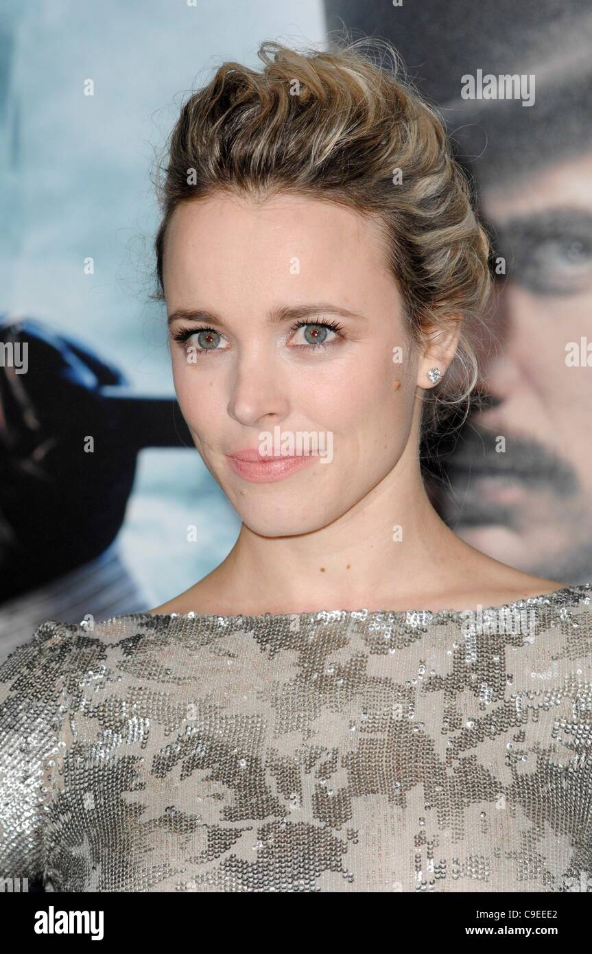 Rachel McAdams at arrivals for Sherlock Holmes: A Game of Shadows ...