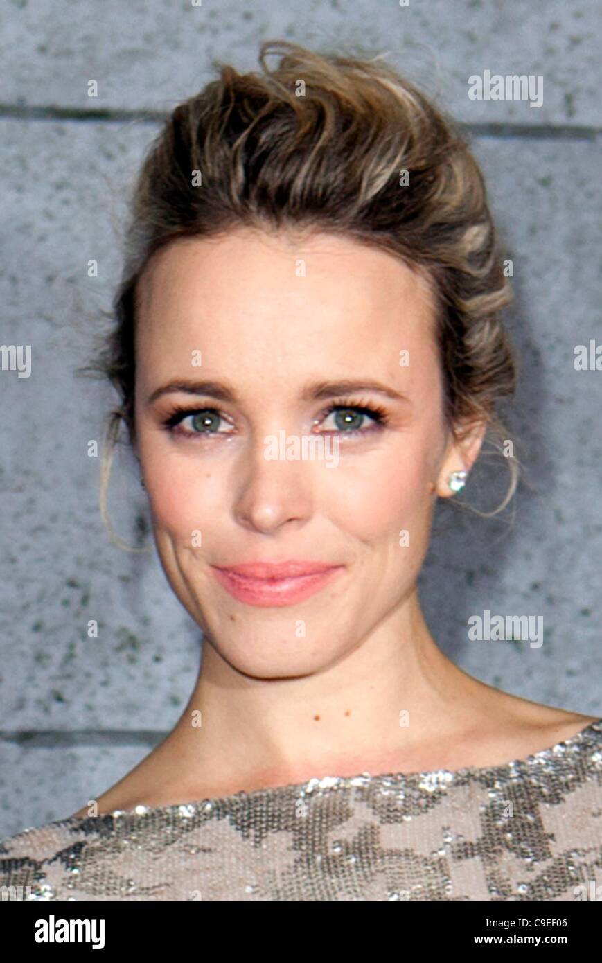 Rachel McAdams at arrivals for Sherlock Holmes: A Game of Shadows ...