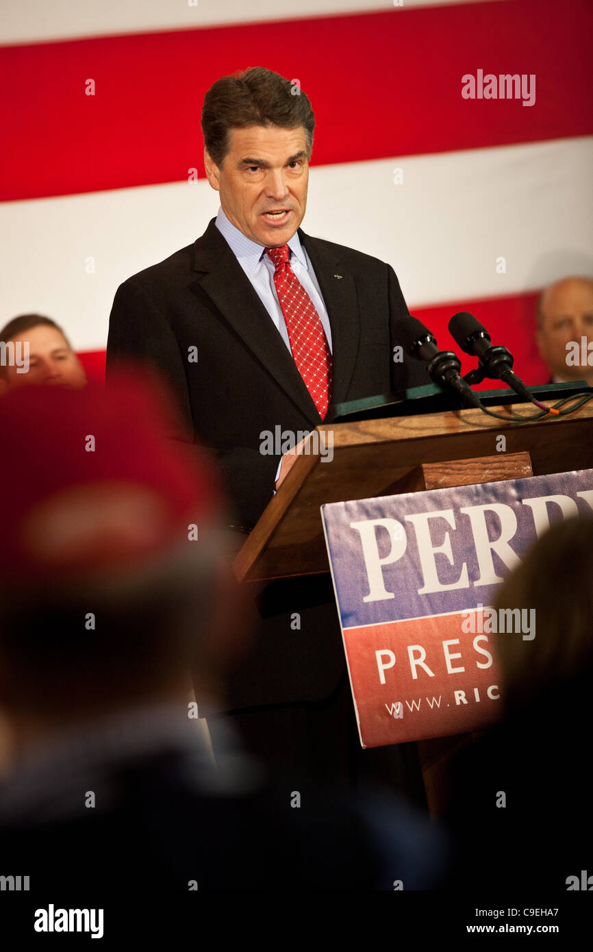 Republican presidential candidate Gov. Rick Perry speaks to veterans ...