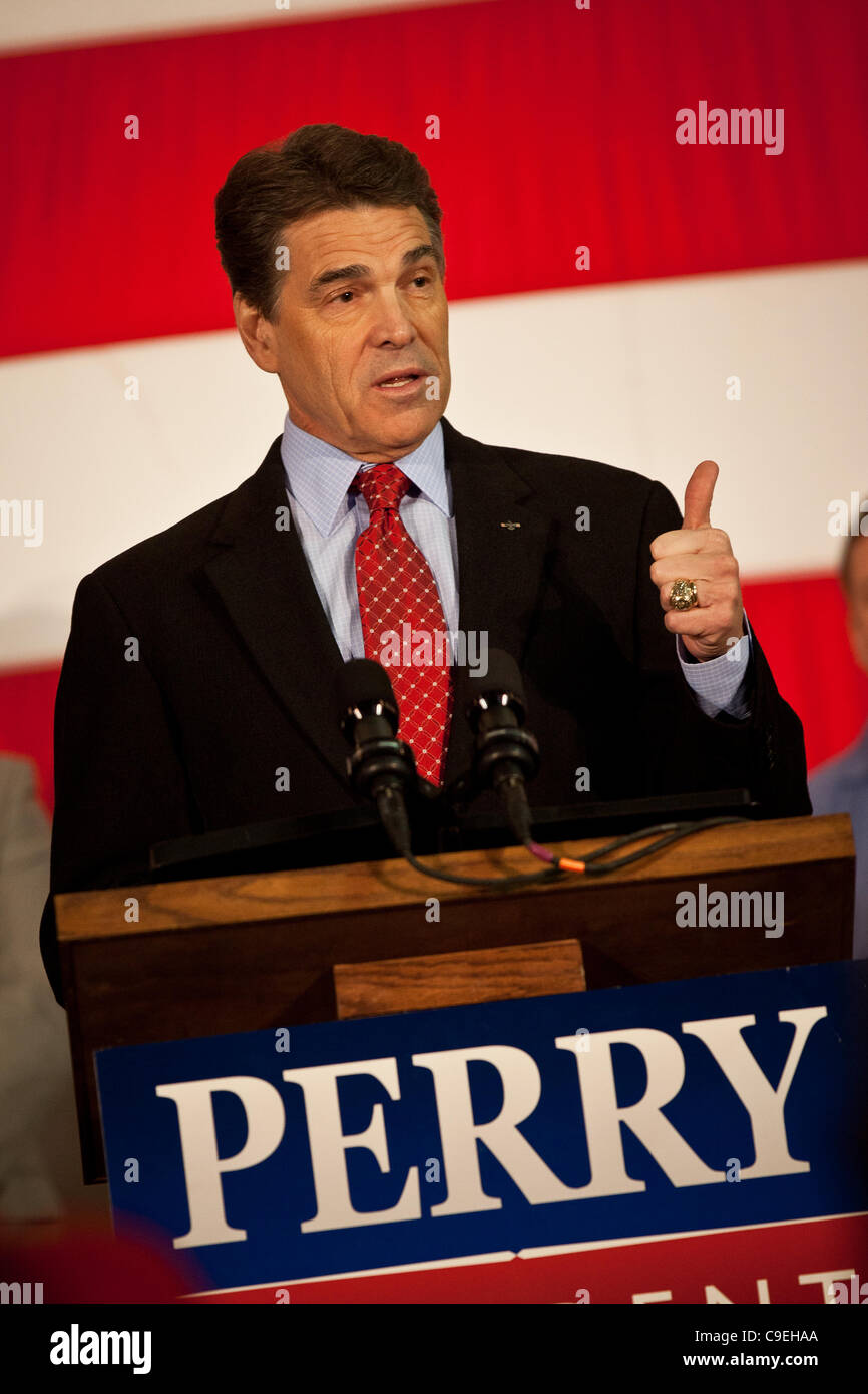 Republican presidential candidate Gov. Rick Perry speaks to veterans ...