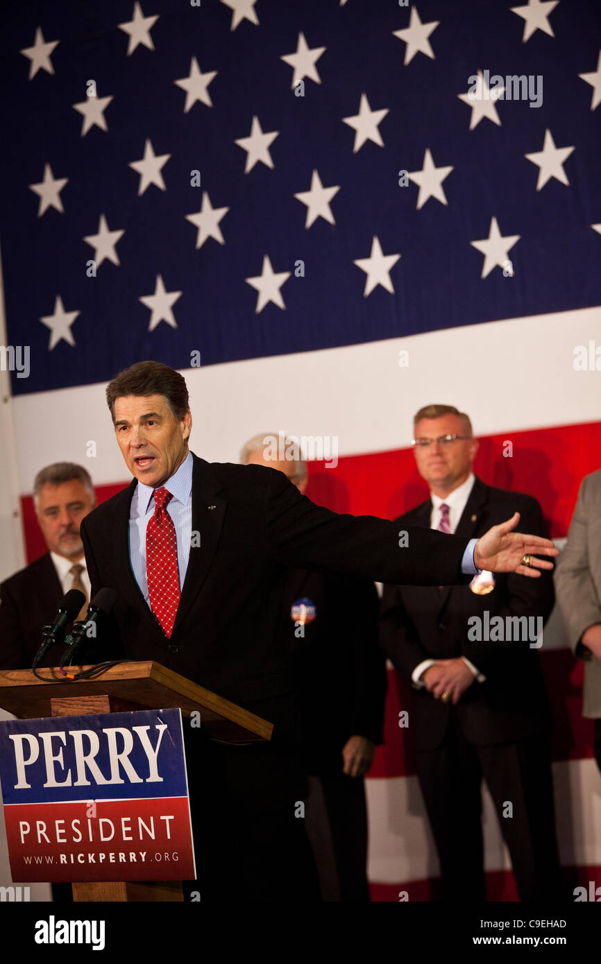 Republican presidential candidate Gov. Rick Perry speaks to veterans ...