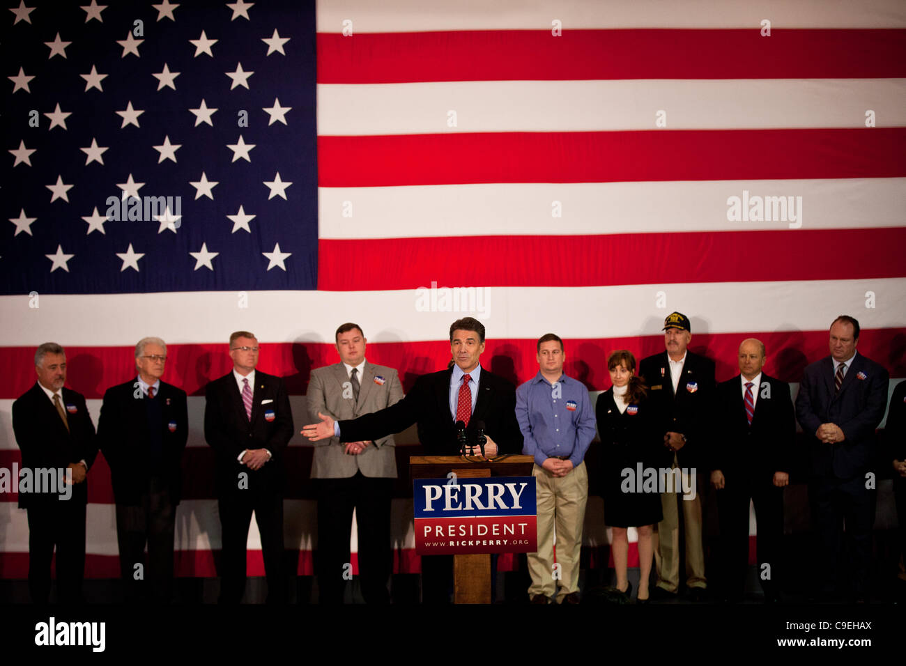 Republican presidential candidate Gov. Rick Perry speaks to veterans ...