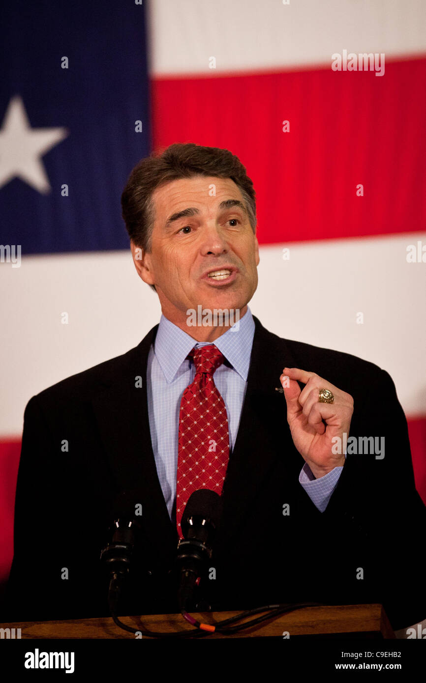 Republican presidential candidate Gov. Rick Perry speaks to veterans ...