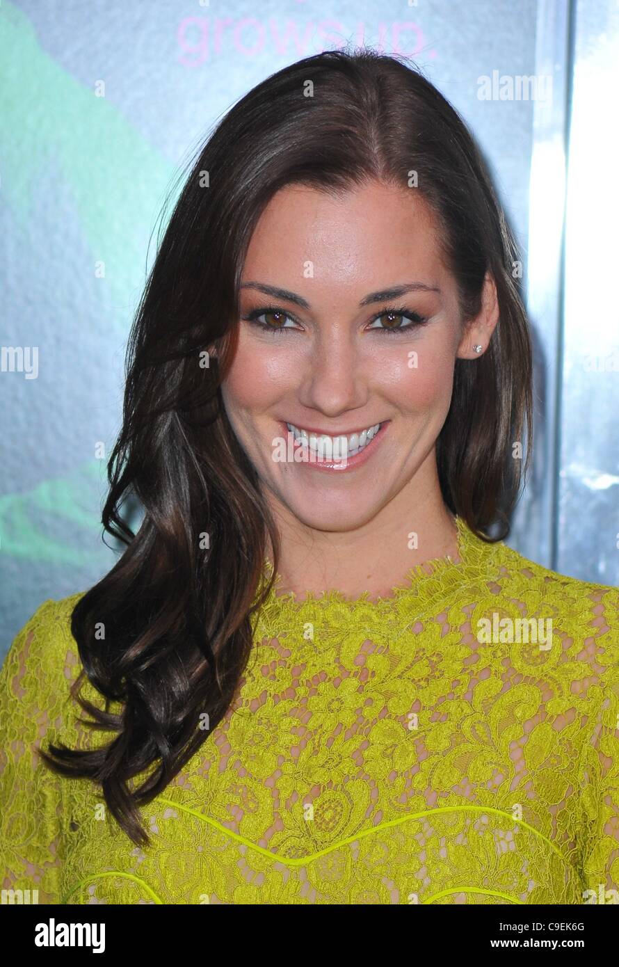 Carly Craig at arrivals for YOUNG ADULT Premiere, The Ziegfeld Theatre ...