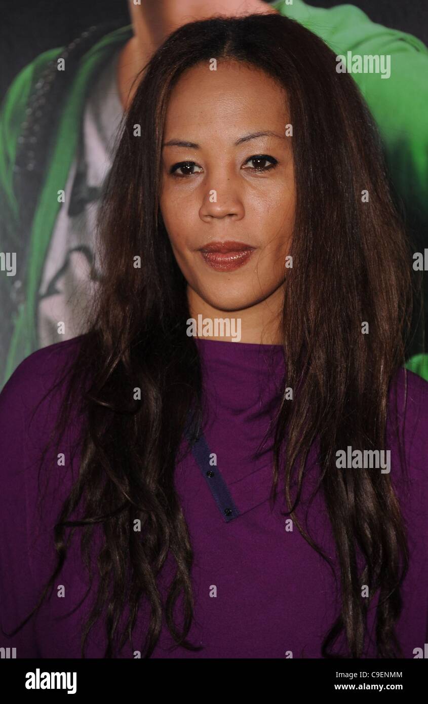 Maggie Betts at arrivals for YOUNG ADULT Premiere, The Ziegfeld Theatre ...