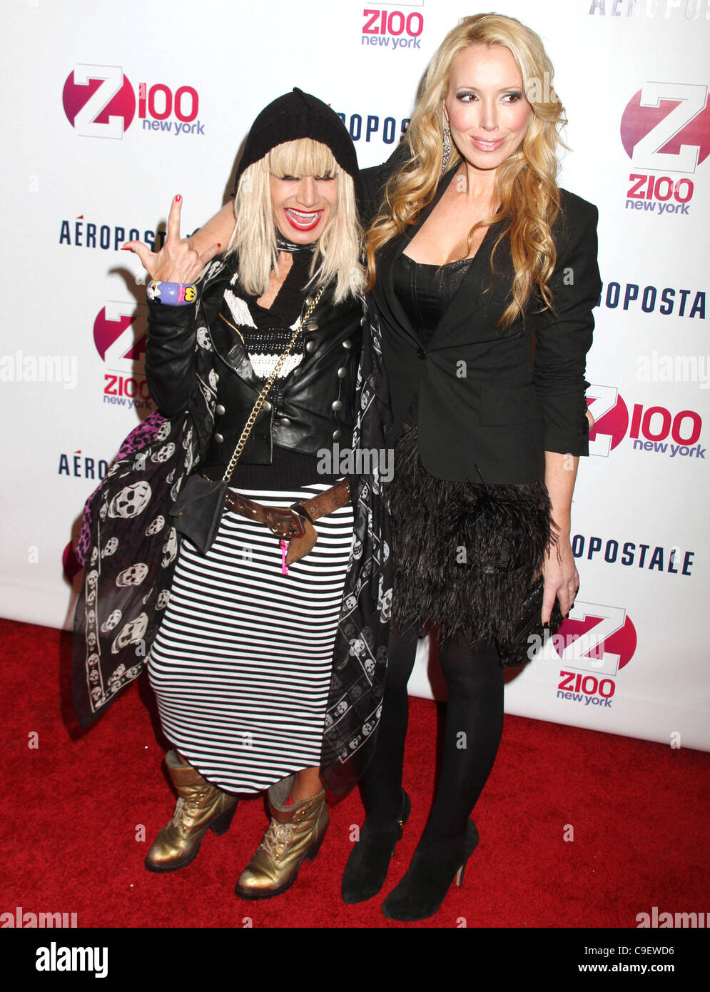 Betsey johnson and daughter lulu johnson hi-res stock photography and ...