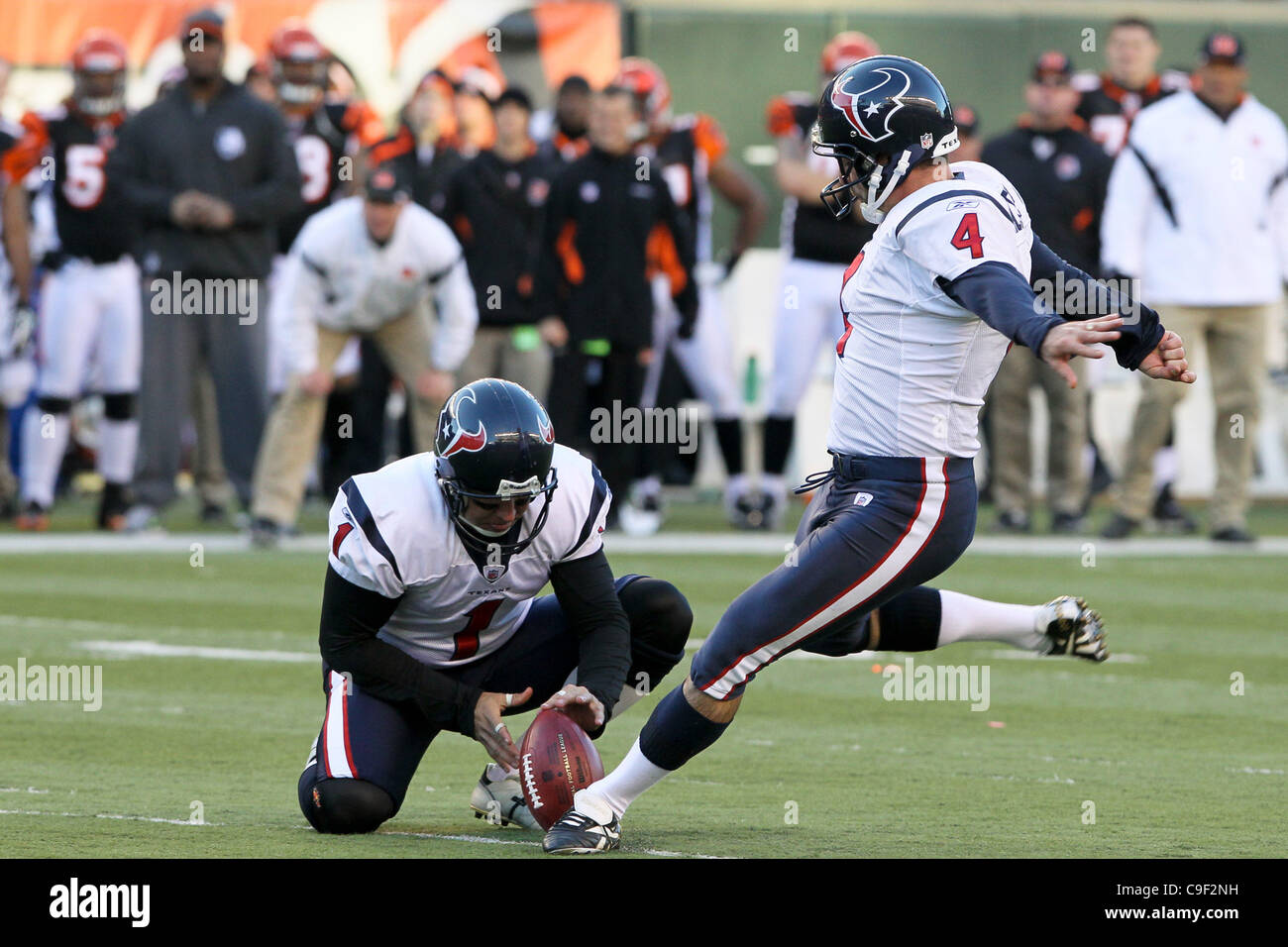 Dec. 11, 2011 - Cincinnati, Ohio, U.S - Houston Texans kicker Neil ...