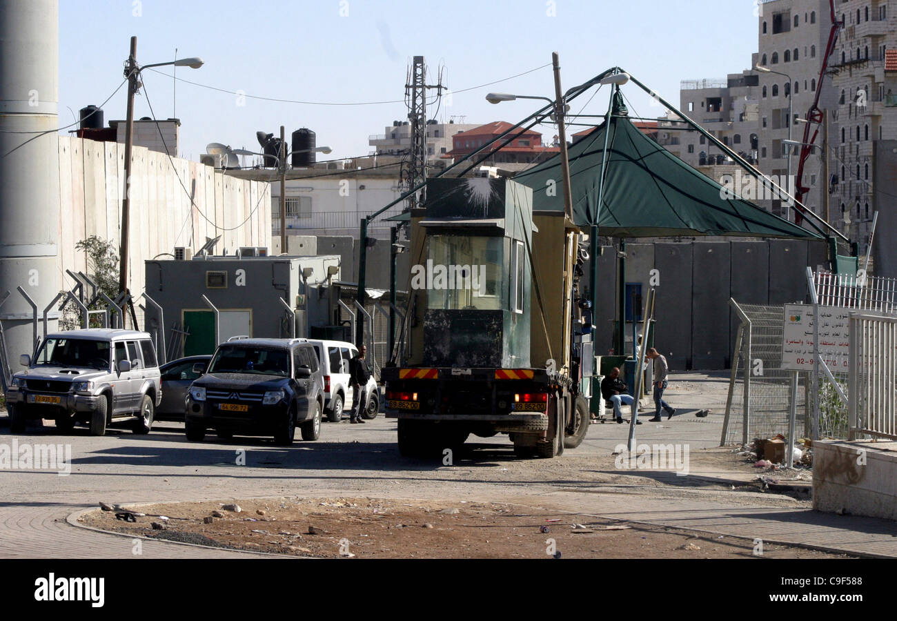 Shuafat refugee camp checkpoint hi-res stock photography and images - Alamy