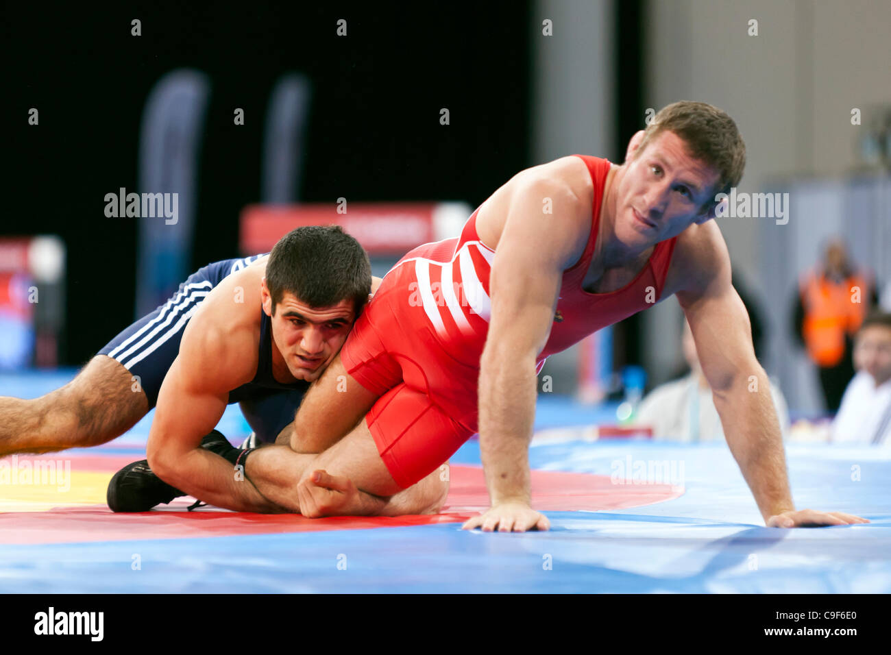 Mens freestyle wrestler hi-res stock photography and images - Alamy