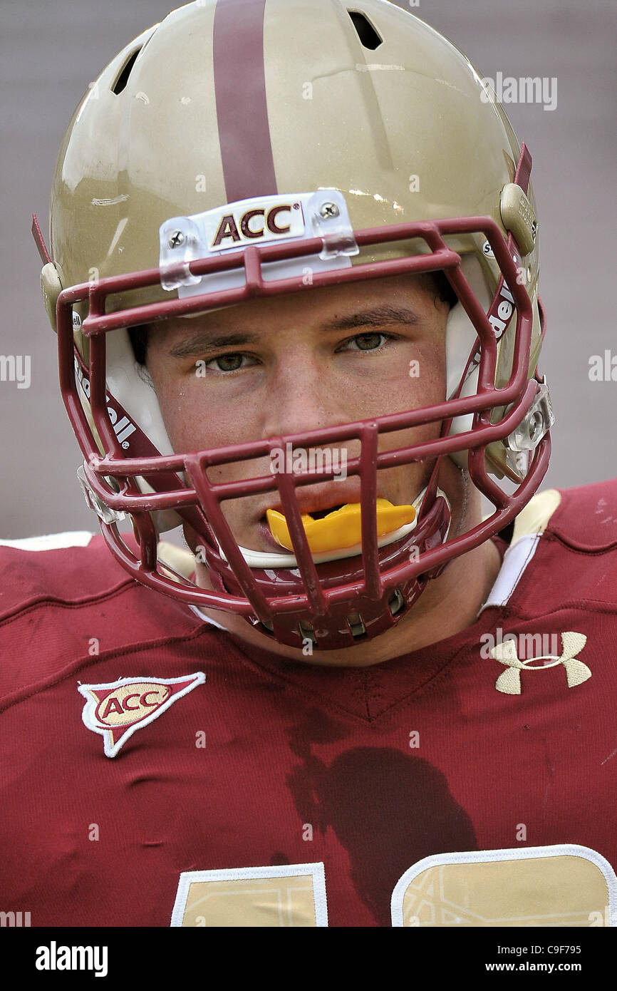 Sept. 24, 2011 - Boston, Massachusetts, USA - Luke Kuechly won the ...