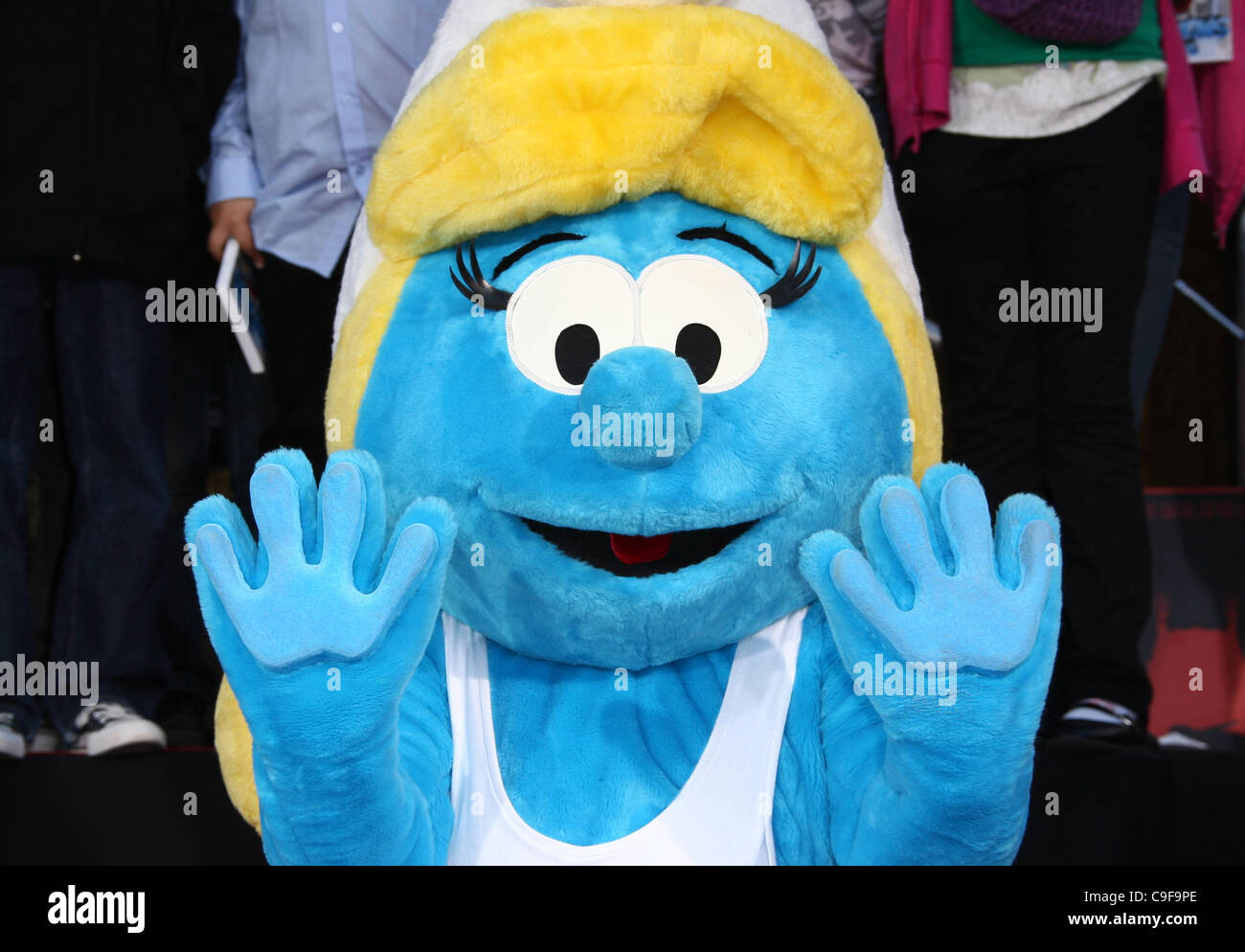 Smurfette hi-res stock photography and images - Alamy
