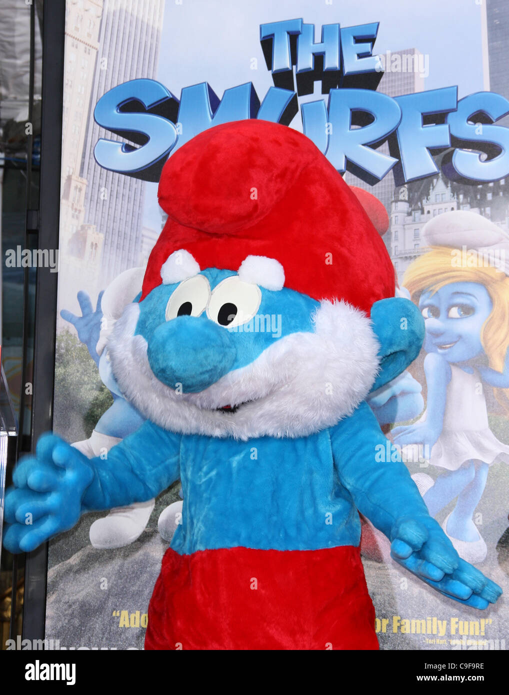 Papa smurf hi-res stock photography and images - Alamy