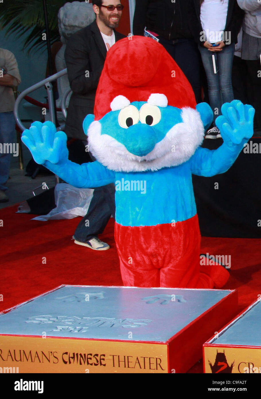 Papa smurf hi-res stock photography and images - Alamy