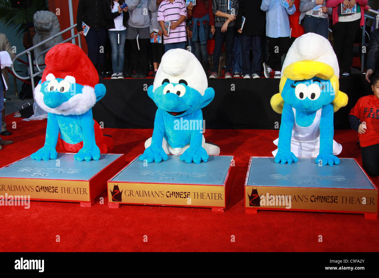Dec. 13, 2011 - Los Angeles, California, U.S. - The ''SMURFS'' Honored ...