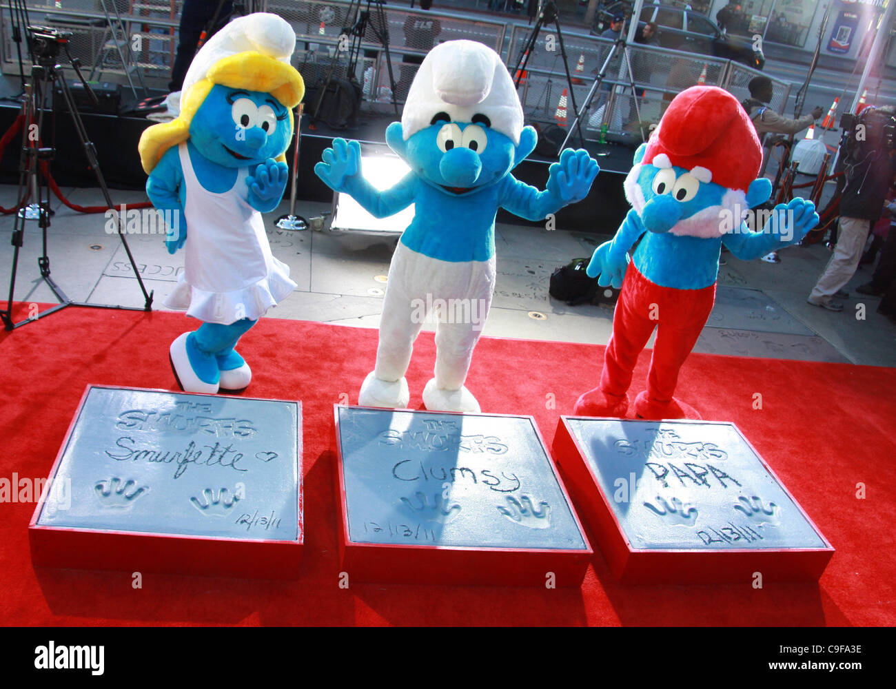 Dec. 13, 2011 - Los Angeles, California, U.S. - The ''SMURFS'' Honored ...