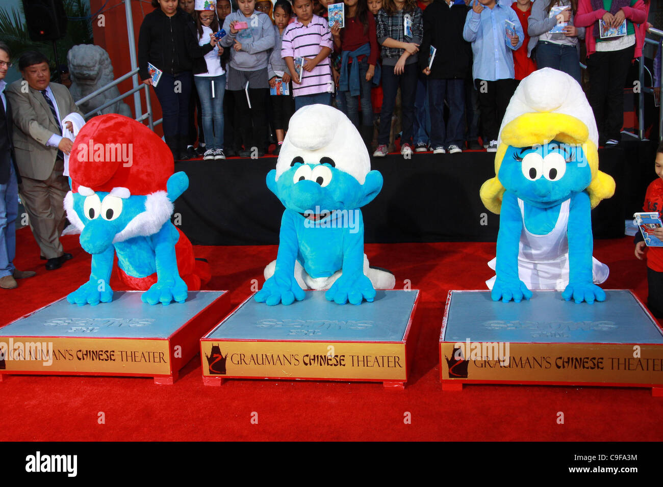 Dec. 13, 2011 - Los Angeles, California, U.S. - The ''SMURFS'' Honored ...
