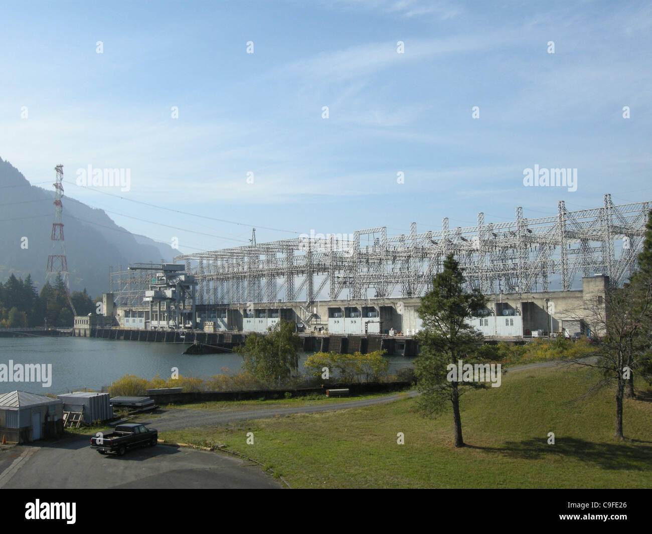 Oct. 28, 2008 - Crown Point, Washington, U.S. - Grand Coulee Dam is a ...