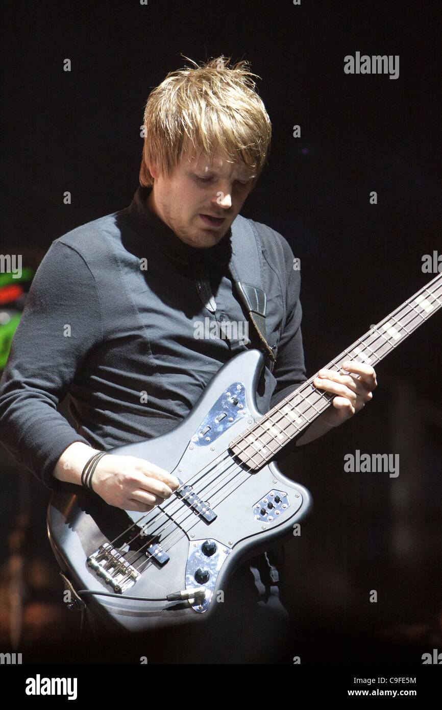 Kasabian bassist hi-res stock photography and images - Alamy