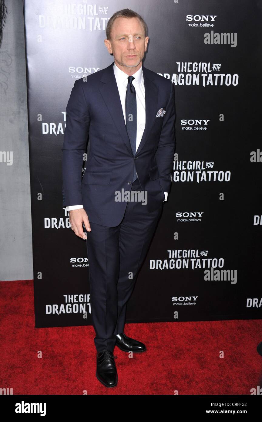 Daniel Craig at arrivals for THE GIRL WITH THE DRAGON TATTOO Premiere ...