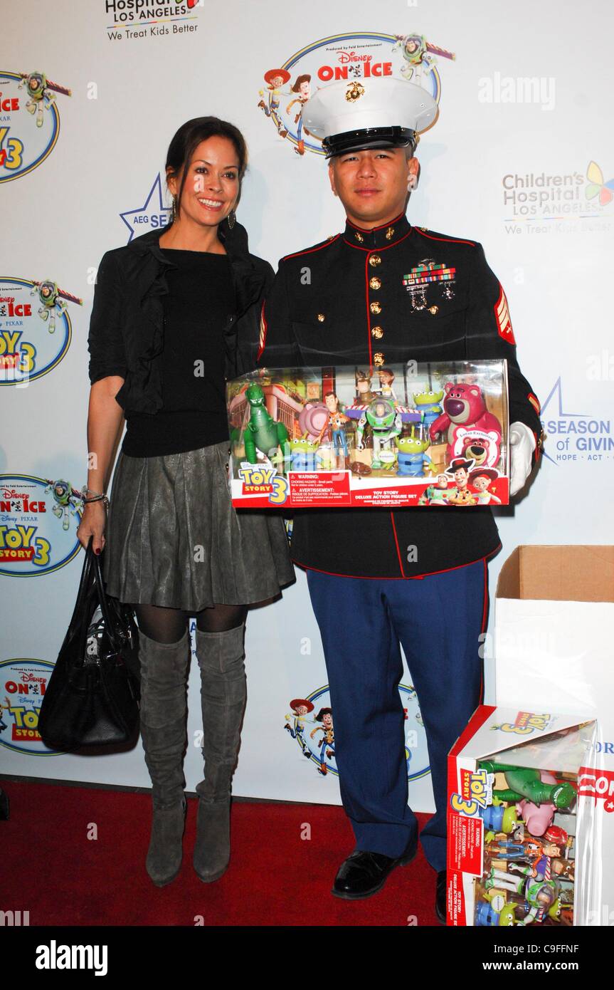 Brooke Burke at arrivals for Disney On Ice Presents Disney Pixar's Toy ...