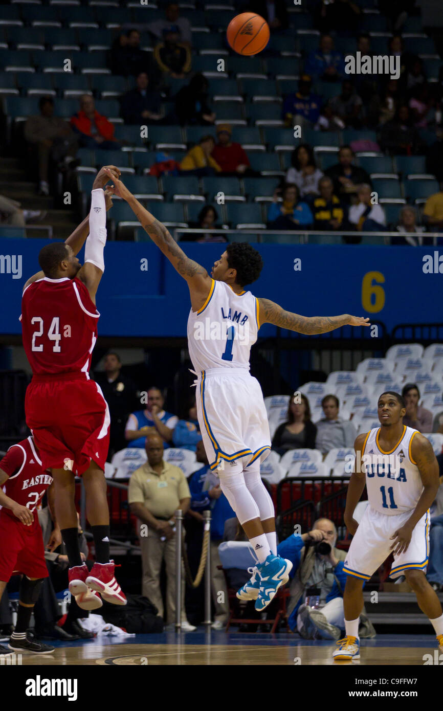 Eastern washington eagles basketball hi-res stock photography and ...