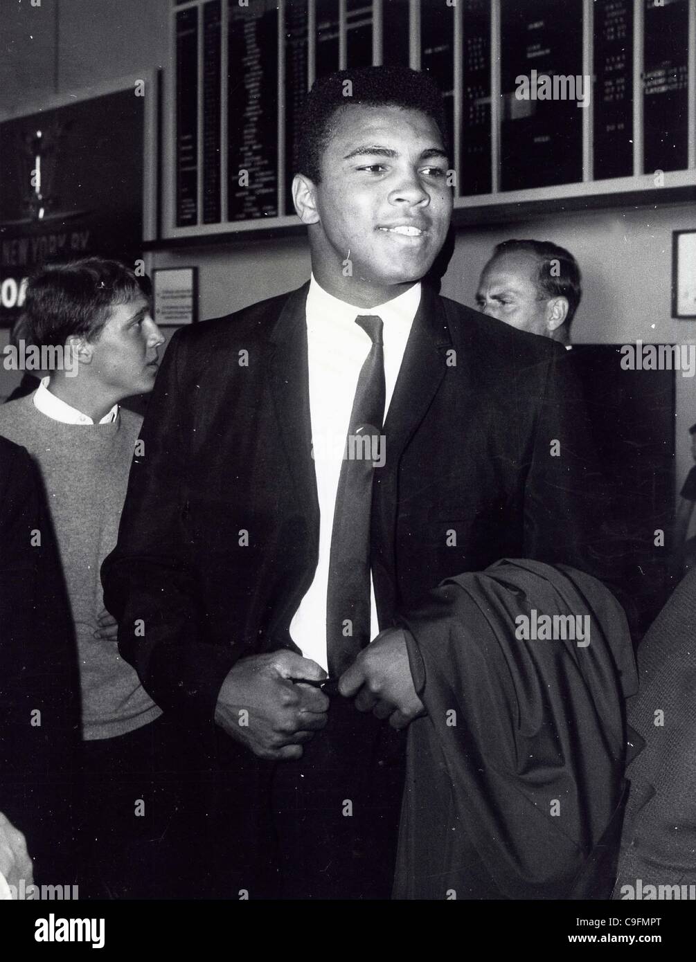 Dec. 9, 1965 - MUHAMMAD ALI at the London airport 1965.Supplied by ...