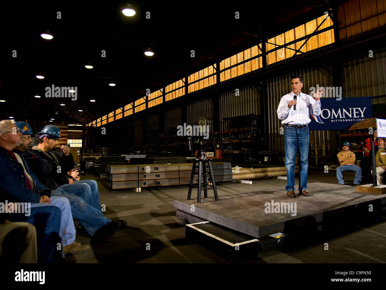 Dec. 16, 2011 - Sioux City, Iowa, USA - Mitt Romney campaigns at the ...