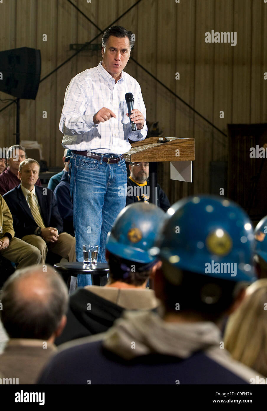 Dec. 16, 2011 - Sioux City, Iowa, USA - Mitt Romney campaigns at the ...