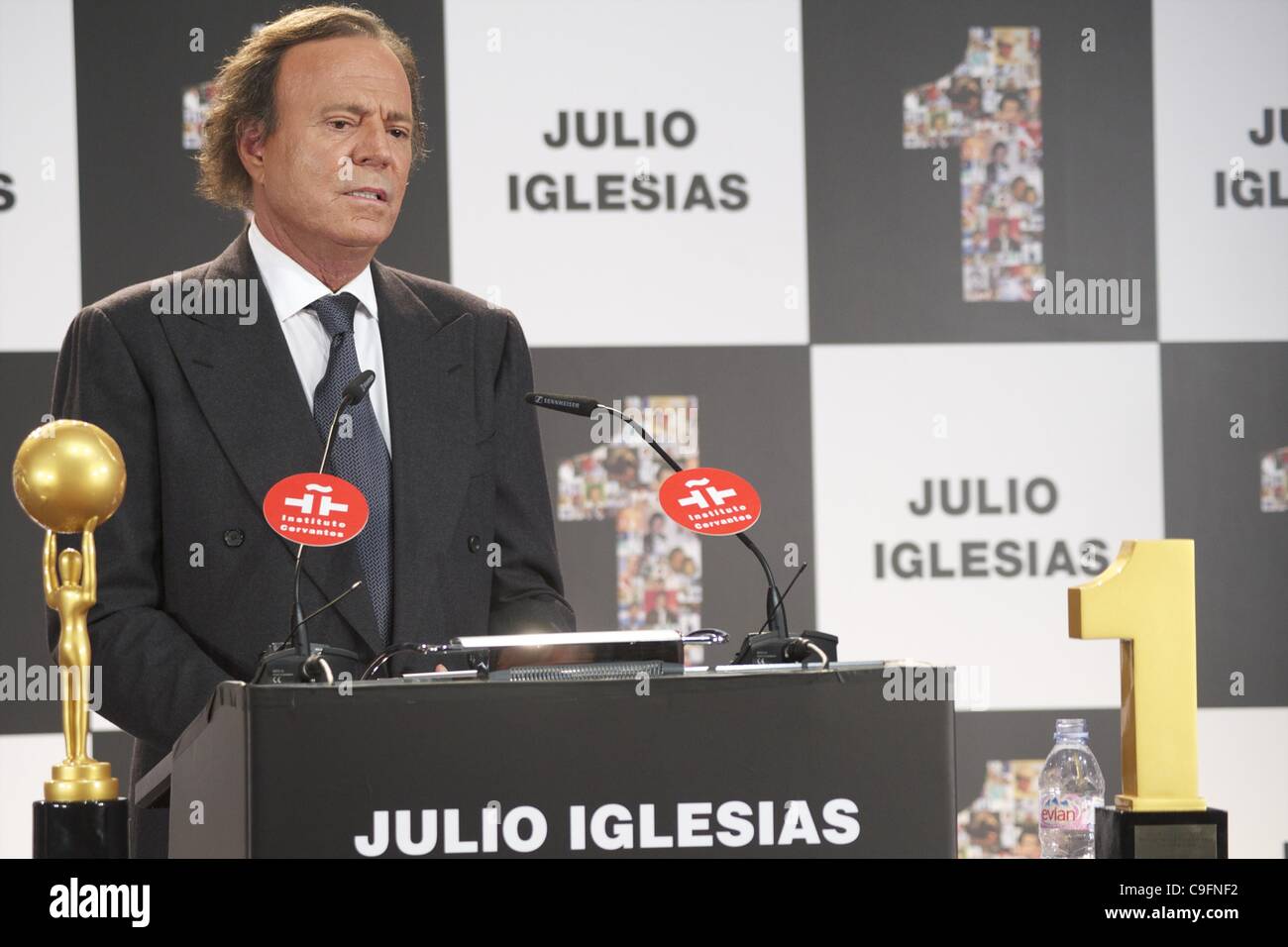 Dec. 16, 2011 - Madrid, Spain - Spanish singer Julio Iglesias after ...