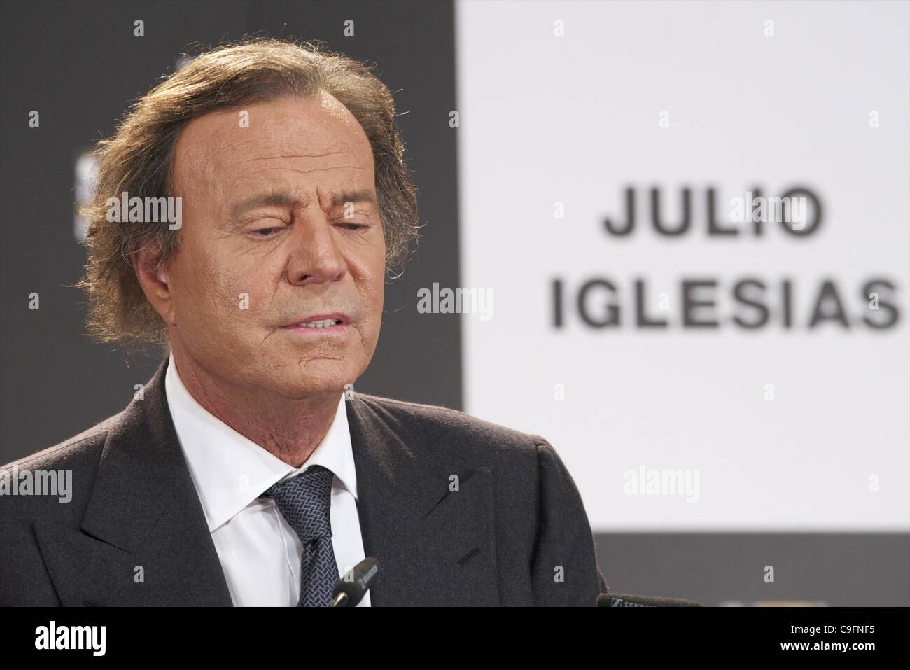Spanish singer julio iglesias hi-res stock photography and images - Alamy