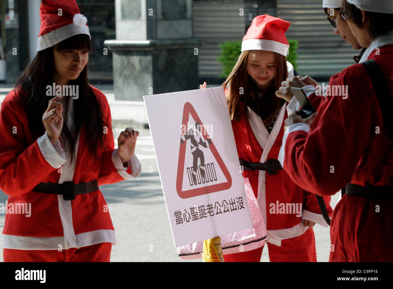 Near 3,000 Santa Claus run on street for Santa Go, taking place in ...