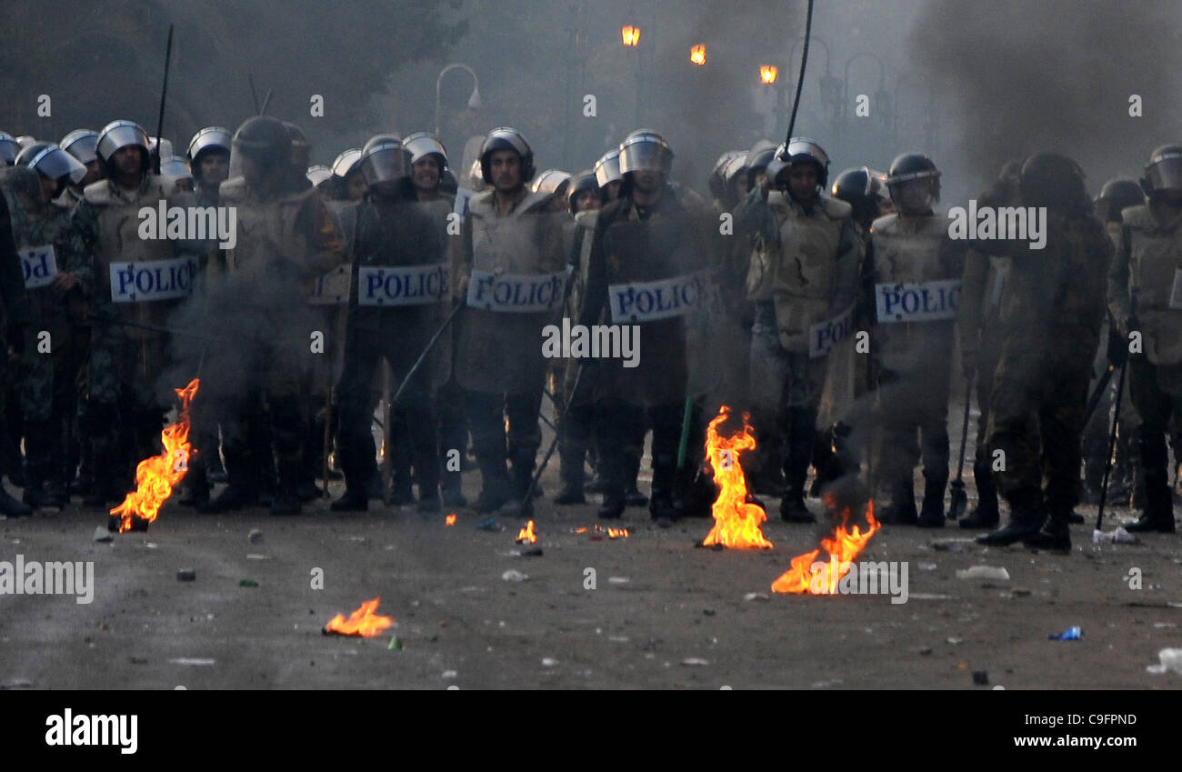 Dec. 17, 2011 - Cairo, Cairo, Egypt - Egyptian riot policemen run ...