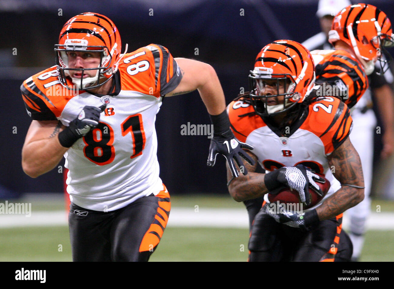 Cincinnati bengals bernard scott 28 hi-res stock photography and images ...